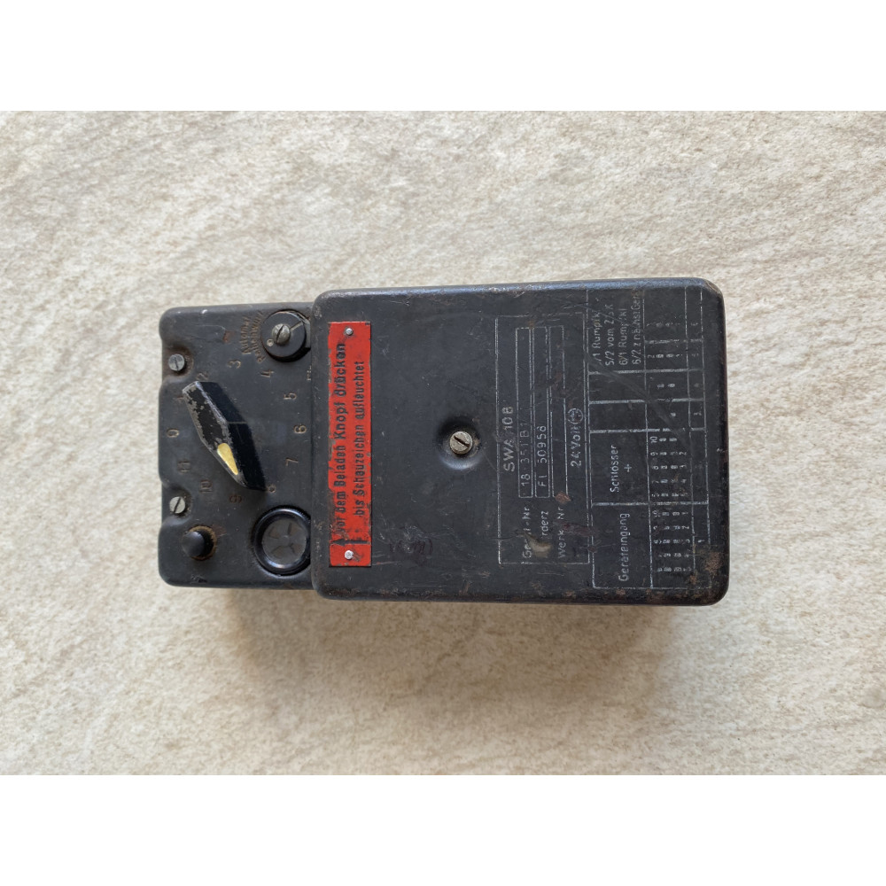 Rare and Excellent condition, original, complete.