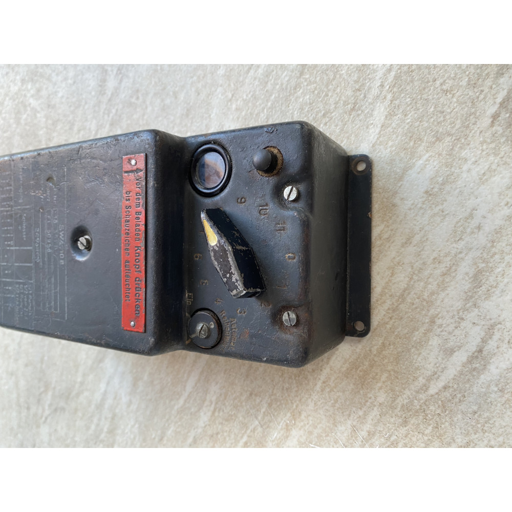 Rare and Excellent condition, original, complete.